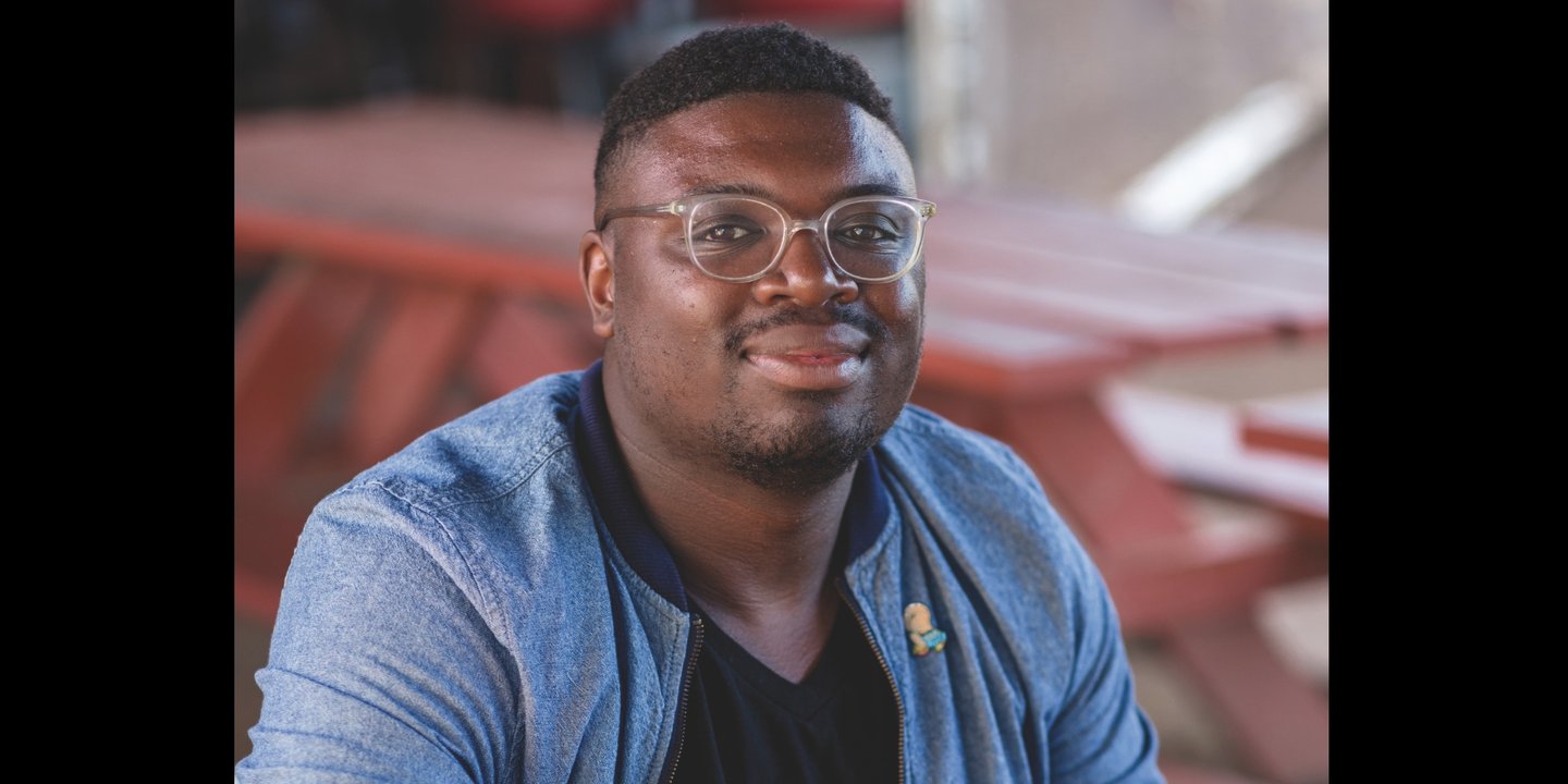 „An einem Tisch“ von Bryan Washington: Familienroman queer gedacht ...