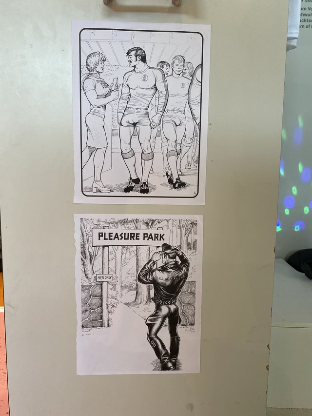 Rosarote Scheuklappen: Sonderausstellung „Prinzip Held*“ — www.siegessaeule.de